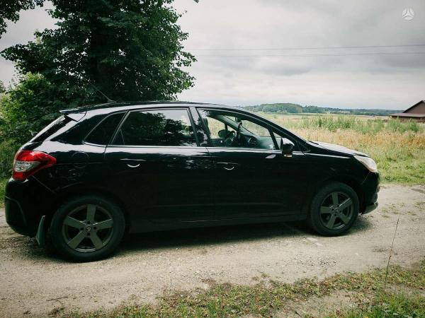 Black Citroen C4 2012 in Skaudvile, with an engine capacity of 1.56 L and mileage of 258 thousand km for 3600 €, photo 6 on AUTOMOTO.COM.LV