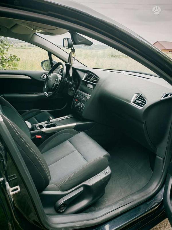 Black Citroen C4 2012 in Skaudvile, with an engine capacity of 1.56 L and mileage of 258 thousand km for 3600 €, photo 9 on AUTOMOTO.COM.LV