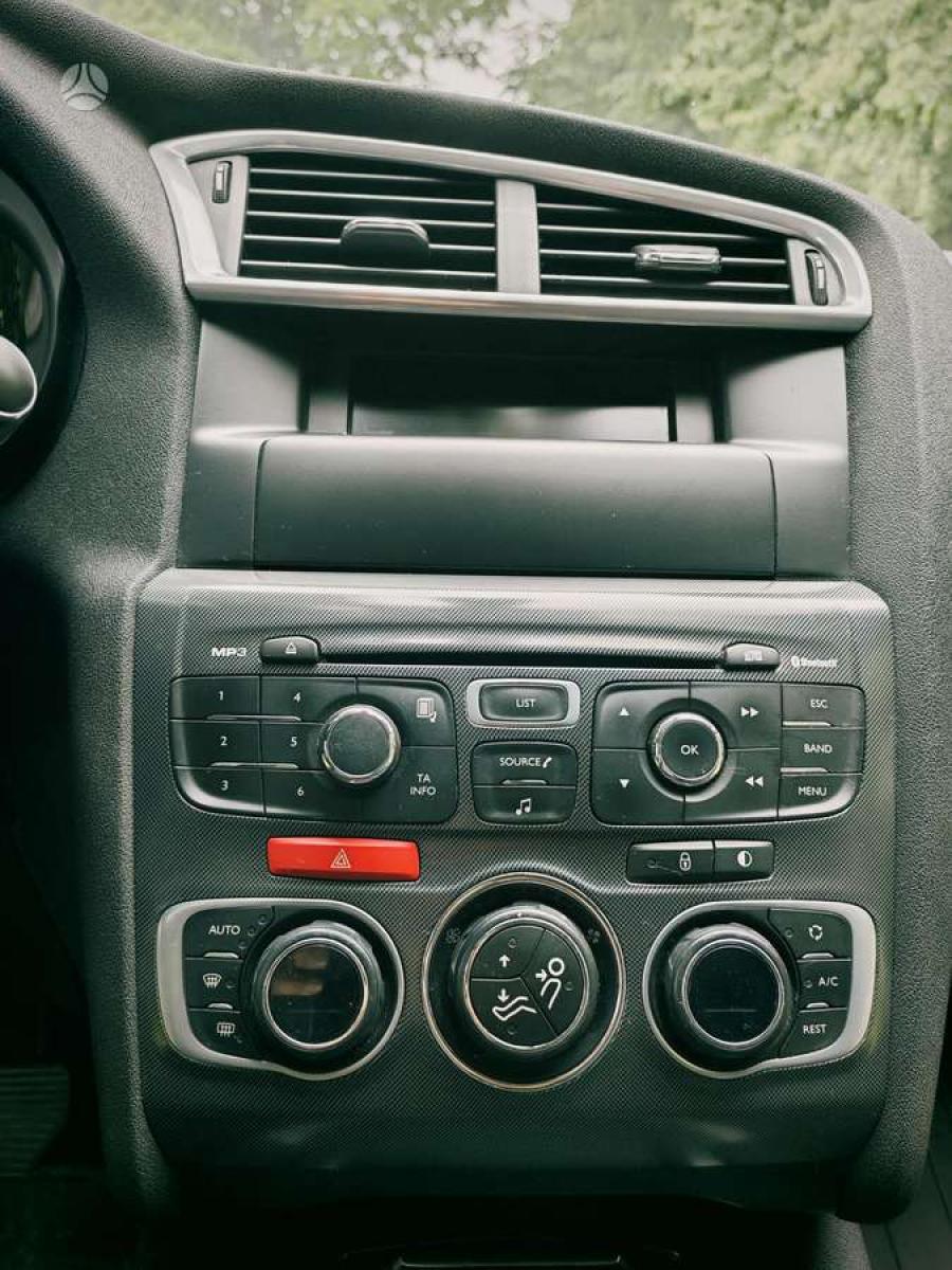 Melns Citroen C4 2012 Skaudvilė, ar dzinēja tilpumu 1.56 L un nobraukumu 258 tūkst. km par 3600 €, foto 17 vietnē AUTOMOTO.COM.LV
