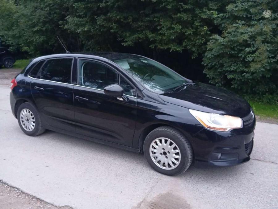 Black Citroen C4 2012 in Vilnius, with an engine capacity of 1.56 L and mileage of 260 thousand km for 1999 €, photo 12 on AUTOMOTO.COM.LV