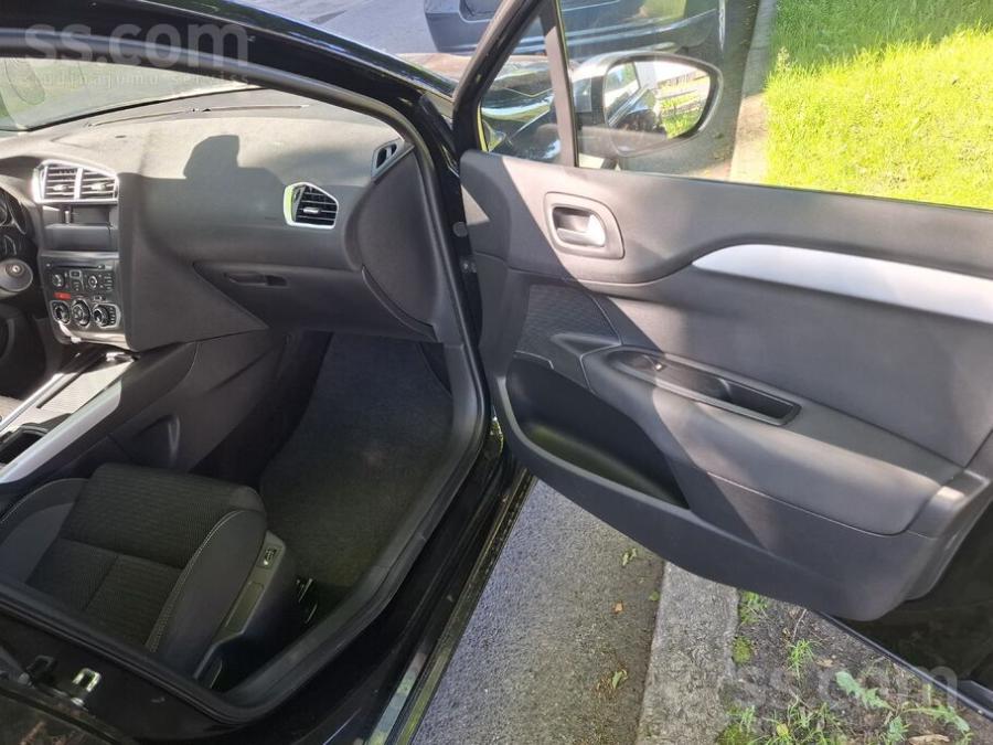 Black Citroen C4 2013 in Riga, with an engine capacity of 1.60 L and mileage of 205 thousand km for 4999 €, photo 11 on AUTOMOTO.COM.LV