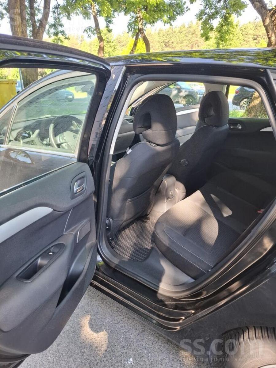 Black Citroen C4 2013 in Riga, with an engine capacity of 1.60 L and mileage of 205 thousand km for 4999 €, photo 12 on AUTOMOTO.COM.LV