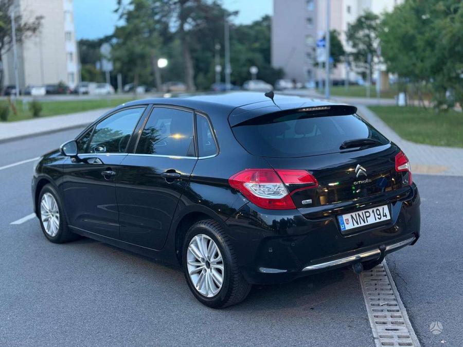 Black Citroen C4 2015 in Vilnius, with an engine capacity of 1.60 L and mileage of 258 thousand km for 3300 €, photo 6 on AUTOMOTO.COM.LV