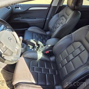 Black Citroen C4 2016 in Ludza, with an engine capacity of 1.60 L and mileage of 176 thousand km for 5500 €, photo 3 on AUTOMOTO.COM.LV