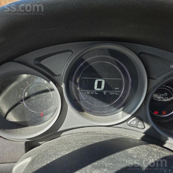 Melns Citroen C4 2016 Ludza, ar dzinēja tilpumu 1.60 L un nobraukumu 179 tūkst. km par 5000 €, foto 4 vietnē AUTOMOTO.COM.LV