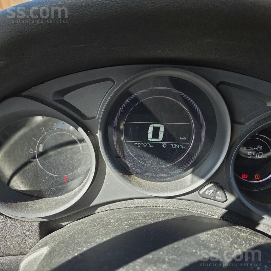 Melns Citroen C4 2016 Ludza, ar dzinēja tilpumu 1.60 L un nobraukumu 179 tūkst. km par 5000 €, foto 5 vietnē AUTOMOTO.COM.LV