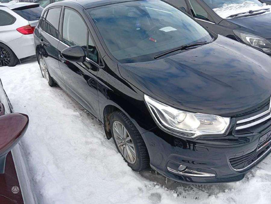 Black Citroen C4 2017 in Marijampole, with an engine capacity of 1.20 L and mileage of 160 thousand km for 4850 €, photo 3 on AUTOMOTO.COM.LV