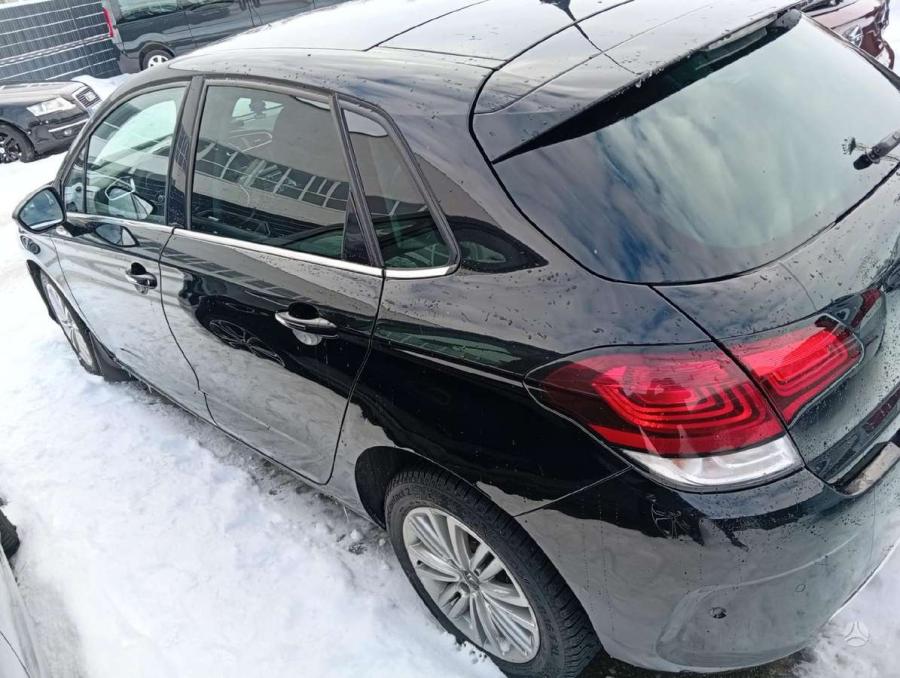 Black Citroen C4 2017 in Marijampole, with an engine capacity of 1.20 L and mileage of 160 thousand km for 4850 €, photo 5 on AUTOMOTO.COM.LV