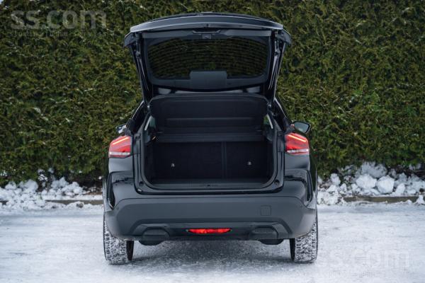 Black Citroen C4 2022 in Riga, with an engine capacity of 0.00 L and mileage of 33 thousand km for 17500 €, photo 7 on AUTOMOTO.COM.LV