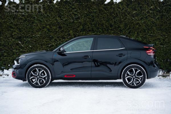 Black Citroen C4 2022 in Riga, with an engine capacity of 0.00 L and mileage of 33 thousand km for 17500 €, photo 9 on AUTOMOTO.COM.LV
