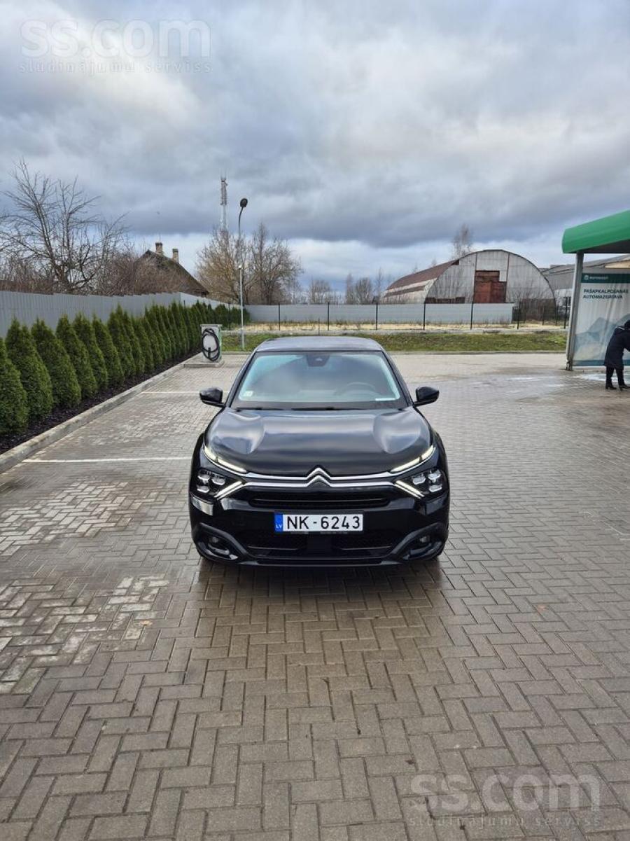 Melns Citroen C4 2022 Ludza, ar dzinēja tilpumu 1.20 L un nobraukumu 72 tūkst. km par 16500 €, foto 1 vietnē AUTOMOTO.COM.LV