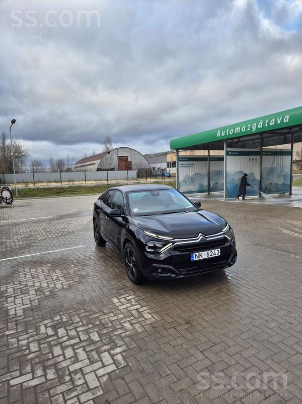 Melns Citroen C4 2022 Ludza, ar dzinēja tilpumu 1.20 L un nobraukumu 72 tūkst. km par 16500 €, foto 2 vietnē AUTOMOTO.COM.LV