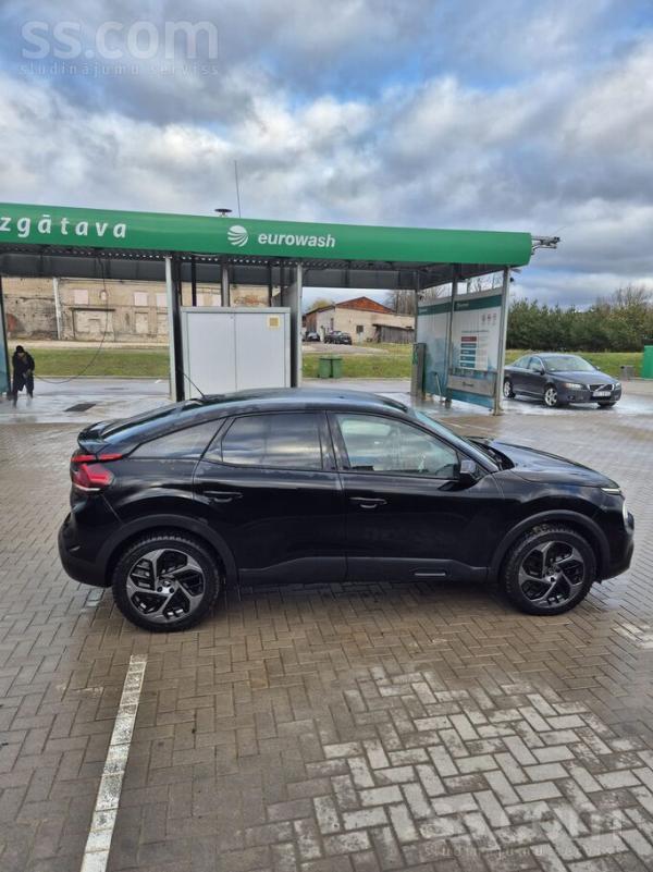 Melns Citroen C4 2022 Ludza, ar dzinēja tilpumu 1.20 L un nobraukumu 72 tūkst. km par 16500 €, foto 3 vietnē AUTOMOTO.COM.LV