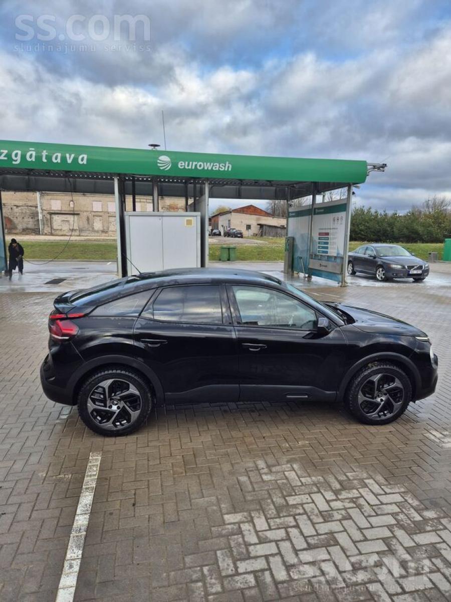 Melns Citroen C4 2022 Ludza, ar dzinēja tilpumu 1.20 L un nobraukumu 72 tūkst. km par 16500 €, foto 4 vietnē AUTOMOTO.COM.LV