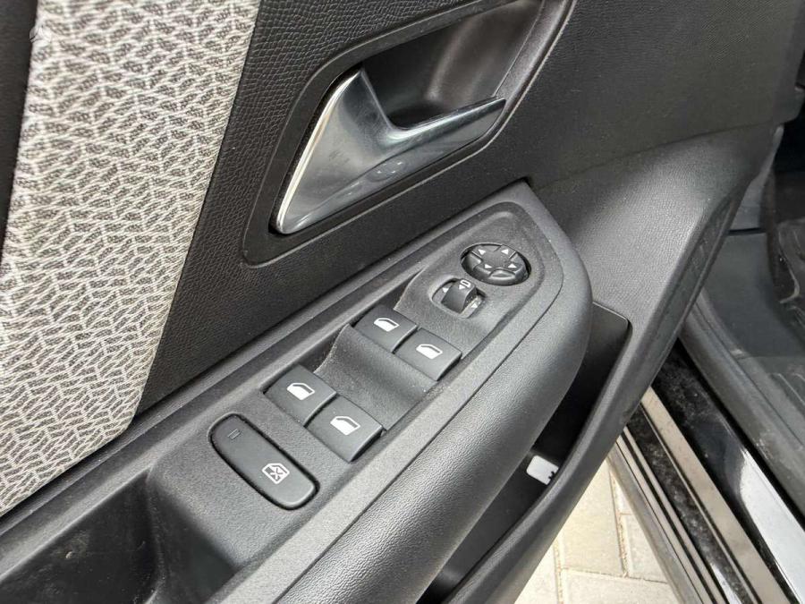 Melns Citroen C4 2022 Tauragė, ar dzinēja tilpumu 1.20 L un nobraukumu 97 tūkst. km par 12584 €, foto 17 vietnē AUTOMOTO.COM.LV