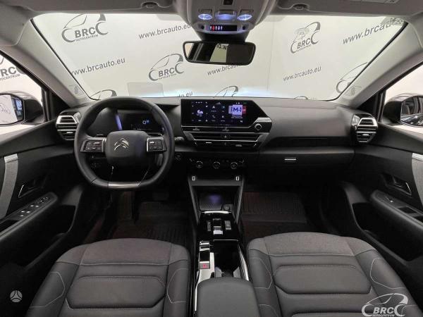 Black Citroen C4 2023 in Vilnius, with an engine capacity of 1.20 L and mileage of 31 thousand km for 17999 €, photo 4 on AUTOMOTO.COM.LV