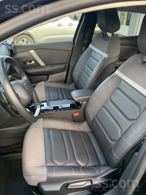 Black Citroen C4 2023 in Talsi, with an engine capacity of 1.20 L and mileage of 27 thousand km for 17800 €, photo 5 on AUTOMOTO.COM.LV