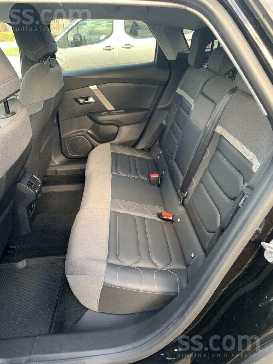 Black Citroen C4 2023 in Talsi, with an engine capacity of 1.20 L and mileage of 27 thousand km for 17800 €, photo 10 on AUTOMOTO.COM.LV