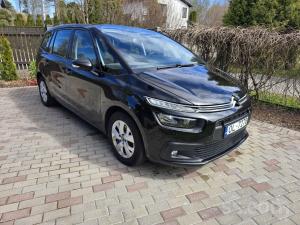 Black Citroen C4 2020 in Riga, with an engine capacity of 1.20 L and mileage of 198 thousand km for 9750 €, photo 1 on AUTOMOTO.COM.LV