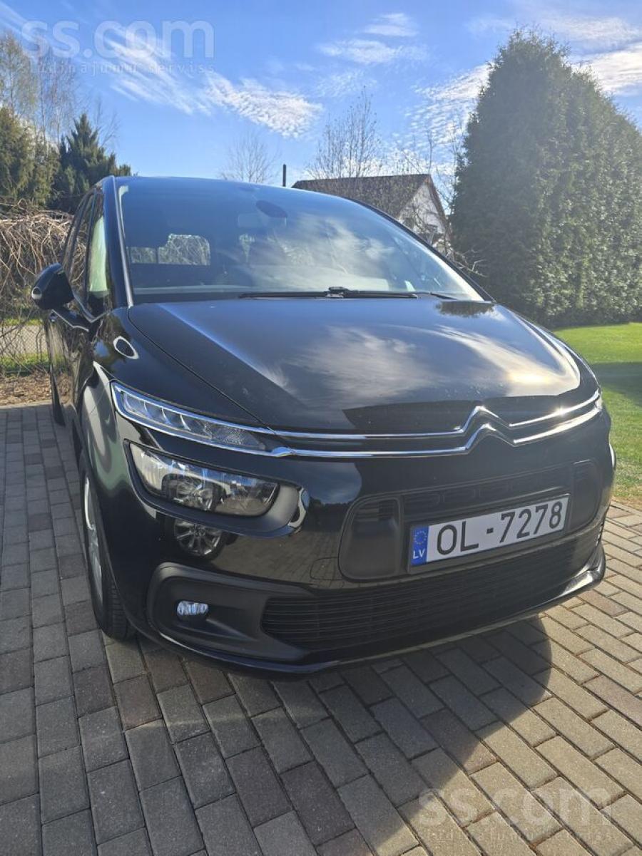 Black Citroen C4 2020 in Riga, with an engine capacity of 1.20 L and mileage of 198 thousand km for 9750 €, photo 3 on AUTOMOTO.COM.LV