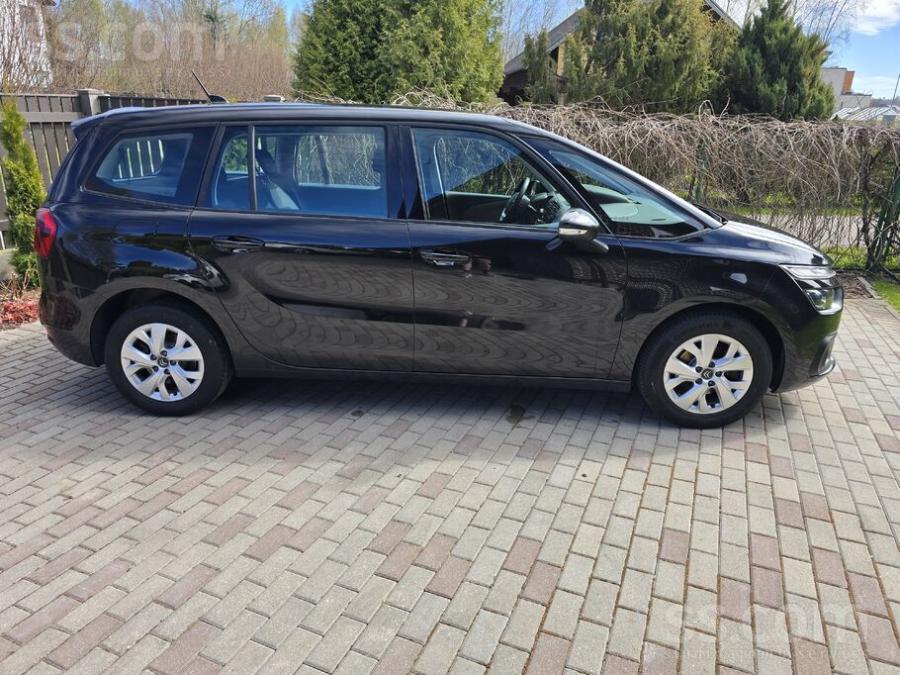 Black Citroen C4 2020 in Riga, with an engine capacity of 1.20 L and mileage of 198 thousand km for 9750 €, photo 4 on AUTOMOTO.COM.LV