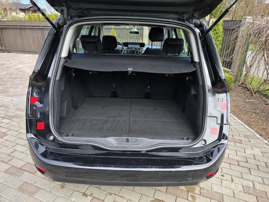 Black Citroen C4 2020 in Riga, with an engine capacity of 1.20 L and mileage of 198 thousand km for 9750 €, photo 8 on AUTOMOTO.COM.LV