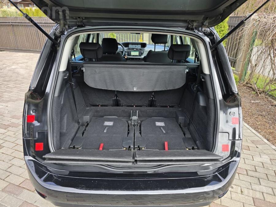 Black Citroen C4 2020 in Riga, with an engine capacity of 1.20 L and mileage of 198 thousand km for 9750 €, photo 9 on AUTOMOTO.COM.LV