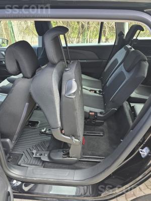 Black Citroen C4 2020 in Riga, with an engine capacity of 1.20 L and mileage of 198 thousand km for 9750 €, photo 12 on AUTOMOTO.COM.LV
