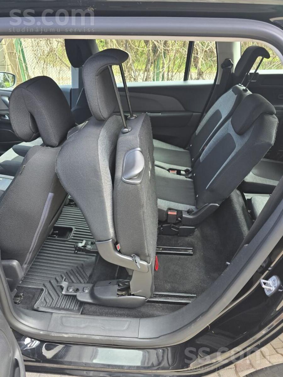 Black Citroen C4 2020 in Riga, with an engine capacity of 1.20 L and mileage of 198 thousand km for 9750 €, photo 12 on AUTOMOTO.COM.LV