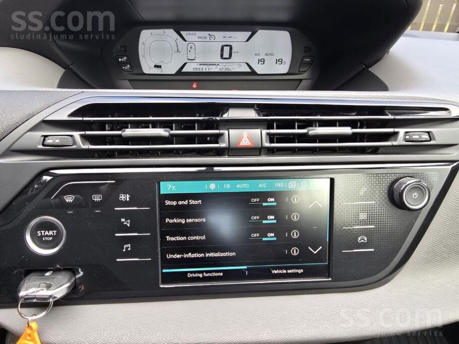 Black Citroen C4 2020 in Riga, with an engine capacity of 1.20 L and mileage of 198 thousand km for 9750 €, photo 24 on AUTOMOTO.COM.LV