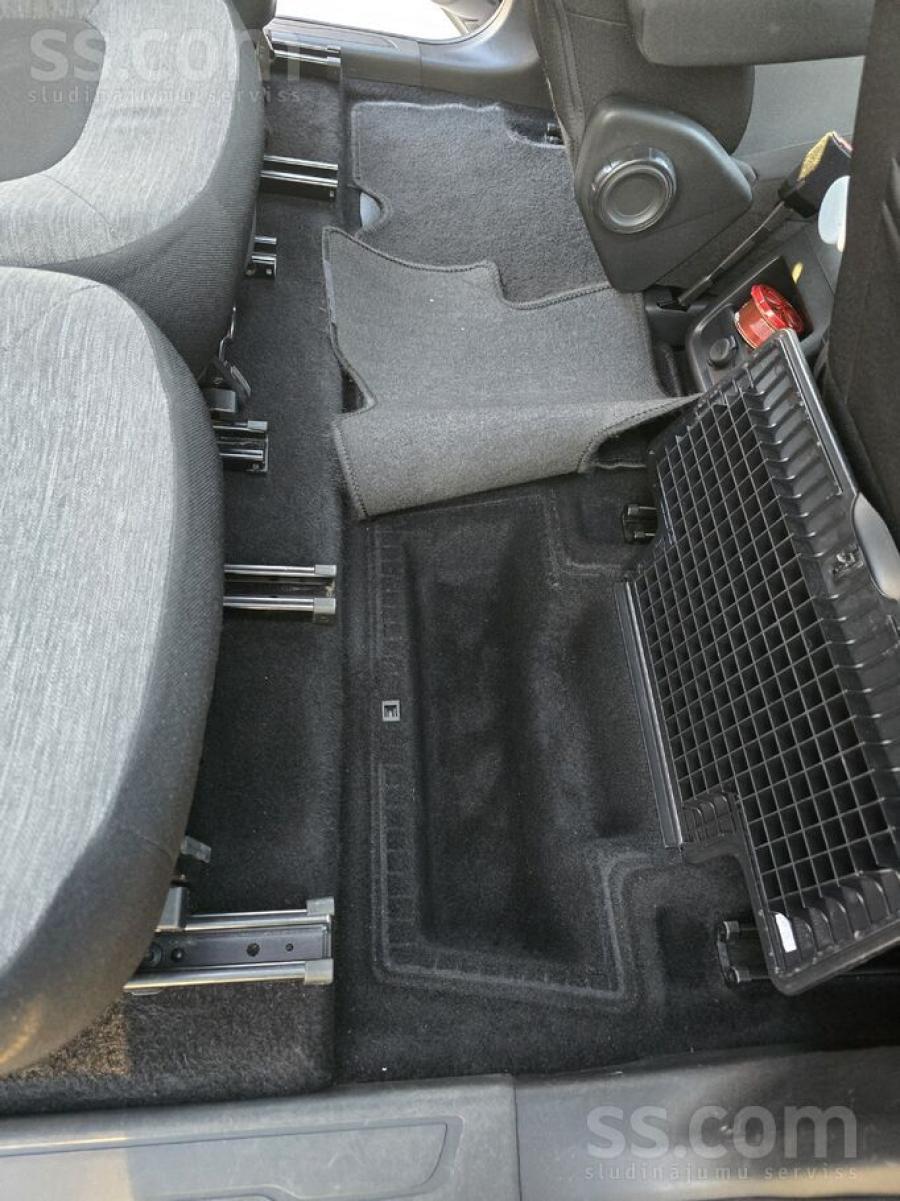 Black Citroen C4 2020 in Riga, with an engine capacity of 1.20 L and mileage of 198 thousand km for 9750 €, photo 28 on AUTOMOTO.COM.LV