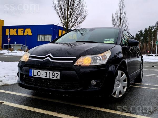 Black Citroen C4 2009 in Riga, with an engine capacity of 1.60 L and mileage of 114 thousand km for 2399 €, photo 2 on AUTOMOTO.COM.LV