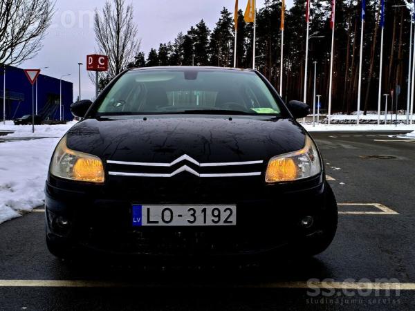 Black Citroen C4 2009 in Riga, with an engine capacity of 1.60 L and mileage of 114 thousand km for 2399 €, photo 3 on AUTOMOTO.COM.LV