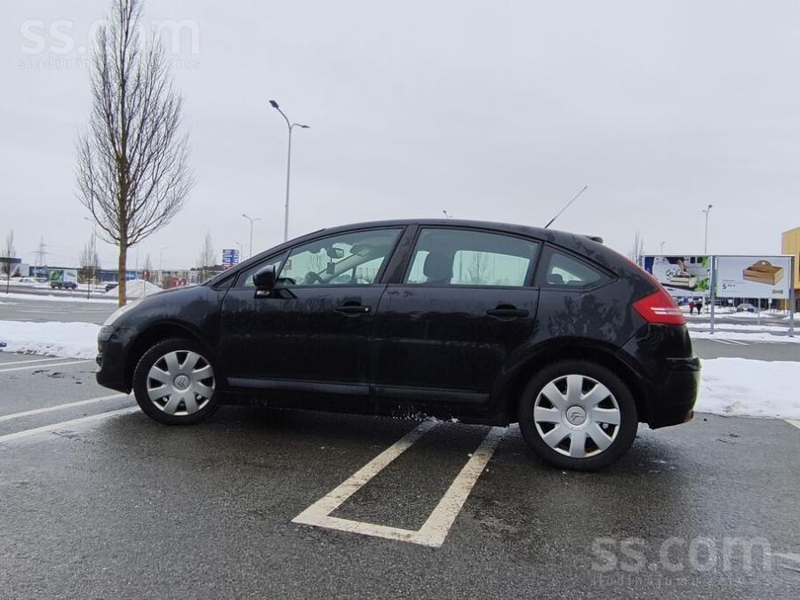 Black Citroen C4 2009 in Riga, with an engine capacity of 1.60 L and mileage of 114 thousand km for 2399 €, photo 4 on AUTOMOTO.COM.LV