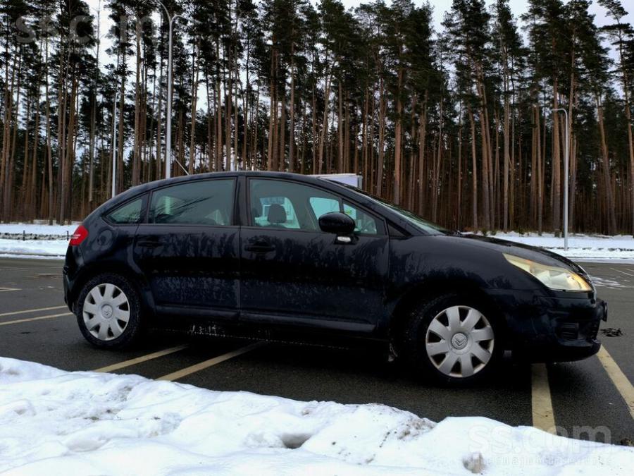 Black Citroen C4 2009 in Riga, with an engine capacity of 1.60 L and mileage of 114 thousand km for 2399 €, photo 5 on AUTOMOTO.COM.LV