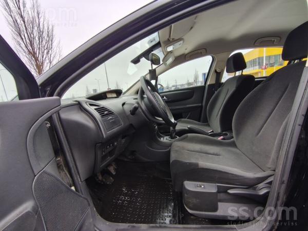 Black Citroen C4 2009 in Riga, with an engine capacity of 1.60 L and mileage of 114 thousand km for 2399 €, photo 9 on AUTOMOTO.COM.LV