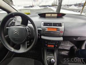 Black Citroen C4 2009 in Riga, with an engine capacity of 1.60 L and mileage of 114 thousand km for 2399 €, photo 13 on AUTOMOTO.COM.LV