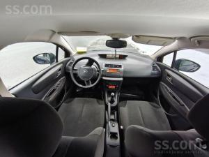 Black Citroen C4 2009 in Riga, with an engine capacity of 1.60 L and mileage of 114 thousand km for 2399 €, photo 14 on AUTOMOTO.COM.LV