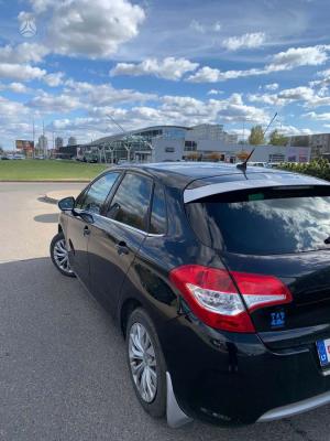 Melns Citroen C4 2011 Viļņa, ar dzinēja tilpumu 1.60 L un nobraukumu 272 tūkst. km par 1700 €, foto 4 vietnē AUTOMOTO.COM.LV