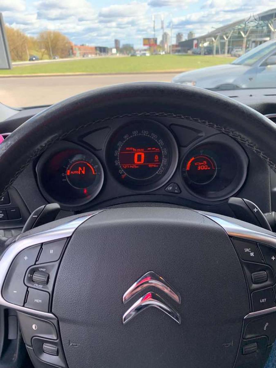 Melns Citroen C4 2011 Viļņa, ar dzinēja tilpumu 1.60 L un nobraukumu 272 tūkst. km par 1700 €, foto 5 vietnē AUTOMOTO.COM.LV