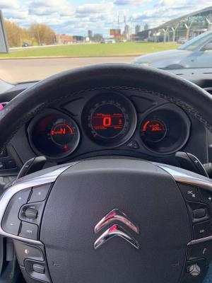 Melns Citroen C4 2011 Viļņa, ar dzinēja tilpumu 1.60 L un nobraukumu 272 tūkst. km par 1700 €, foto 8 vietnē AUTOMOTO.COM.LV