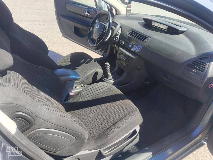 Blue Citroen C4 2005 in Ukmerge, with an engine capacity of 1.60 L and mileage of 124 thousand km for 1300 €, photo 7 on AUTOMOTO.COM.LV
