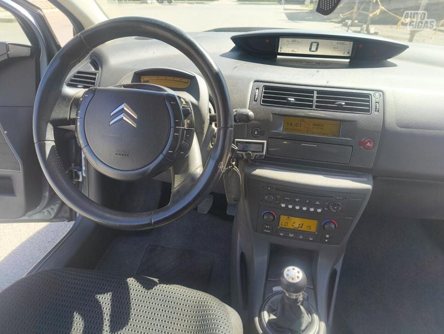 Blue Citroen C4 2005 in Ukmerge, with an engine capacity of 1.60 L and mileage of 124 thousand km for 1300 €, photo 8 on AUTOMOTO.COM.LV