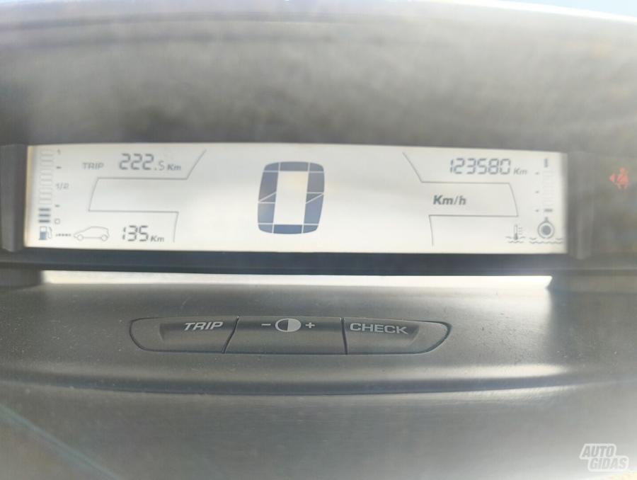Blue Citroen C4 2005 in Ukmerge, with an engine capacity of 1.60 L and mileage of 124 thousand km for 1300 €, photo 9 on AUTOMOTO.COM.LV