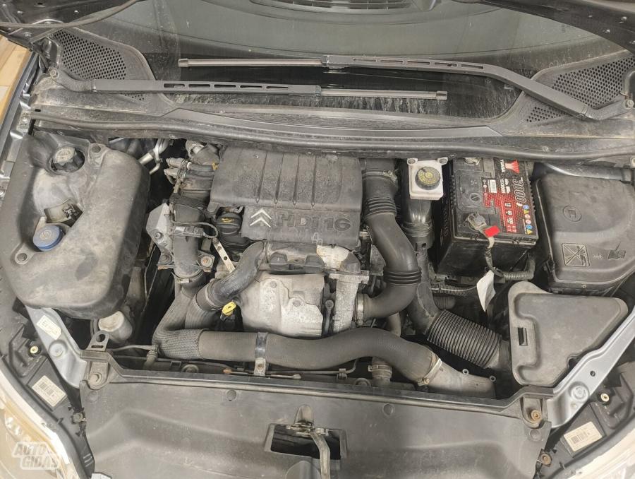 Blue Citroen C4 2005 in Ukmerge, with an engine capacity of 1.60 L and mileage of 124 thousand km for 1300 €, photo 13 on AUTOMOTO.COM.LV
