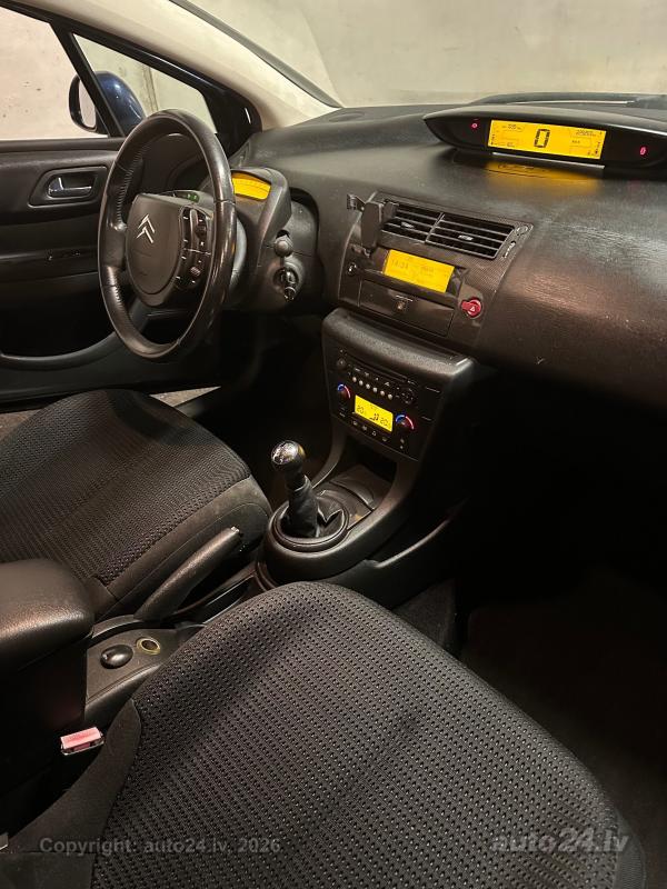 Zils Citroen C4 2006 Tallina, ar dzinēja tilpumu 1.60 L un nobraukumu 229 tūkst. km par 1200 €, foto 9 vietnē AUTOMOTO.COM.LV