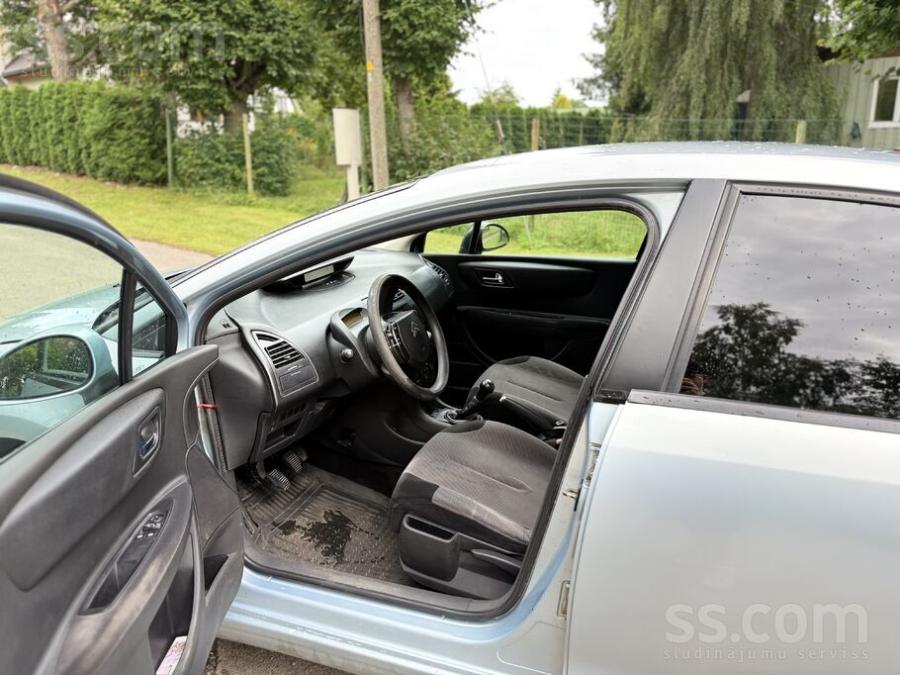 Blue Citroen C4 2007 in Ogre, with an engine capacity of 1.60 L and mileage of 295 thousand km for 1600 €, photo 6 on AUTOMOTO.COM.LV