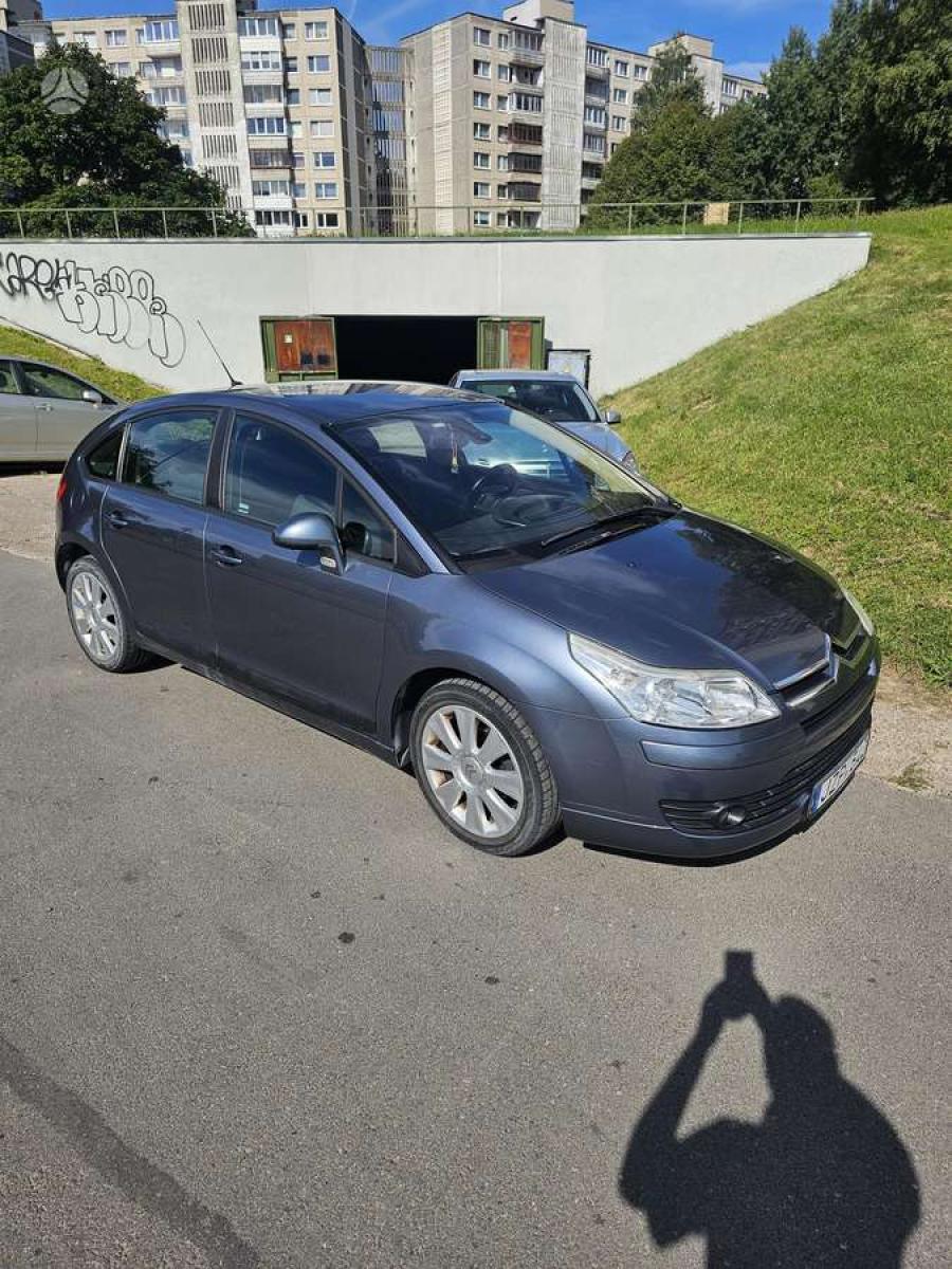 Blue Citroen C4 2007 in Vilnius, with an engine capacity of 1.59 L and mileage of 147 thousand km for 1300 €, photo 1 on AUTOMOTO.COM.LV