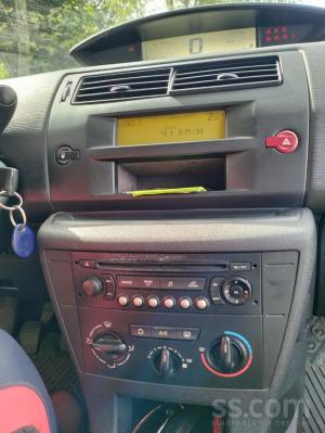 Zils Citroen C4 2007 Jelgava, ar dzinēja tilpumu 1.40 L un nobraukumu 206 tūkst. km par 1000 €, foto 4 vietnē AUTOMOTO.COM.LV