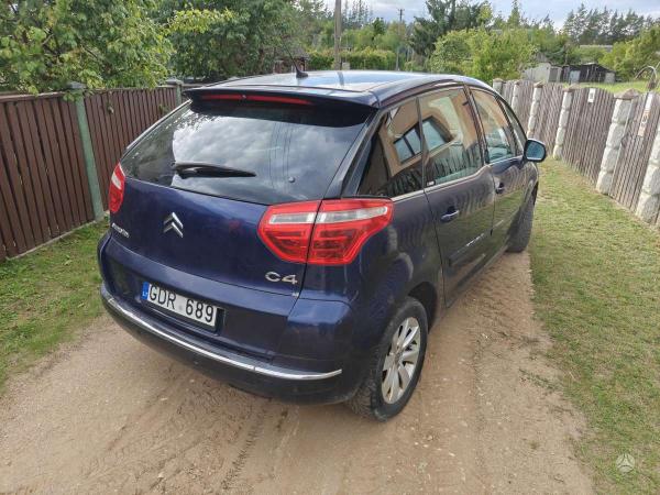 Blue Citroen C4 2007 in Vilnius, with an engine capacity of 2.00 L and mileage of 369 thousand km for 600 €, photo 4 on AUTOMOTO.COM.LV